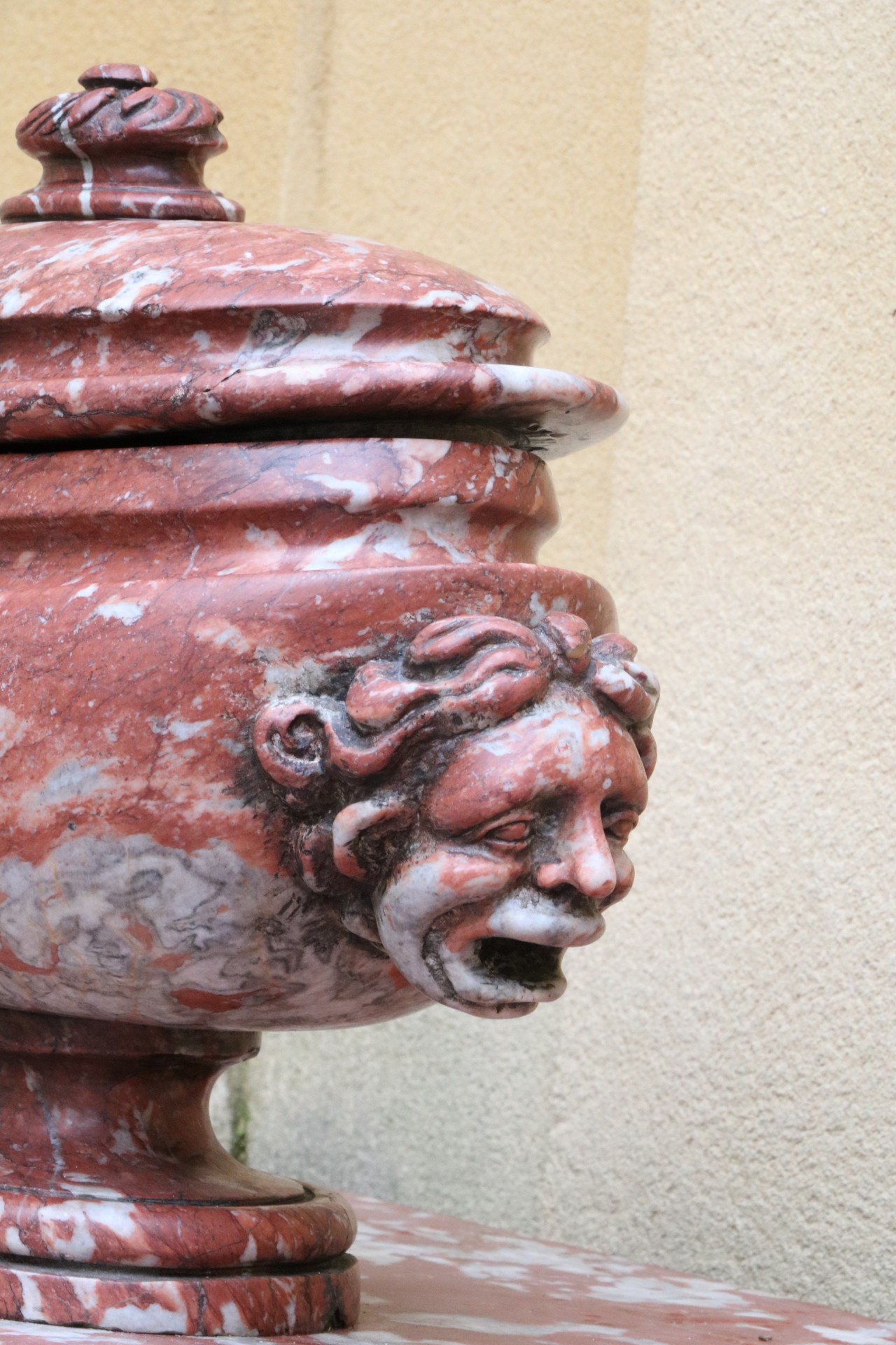 Pair of Louis XIV period marble vases - Marble ... | Antikeo