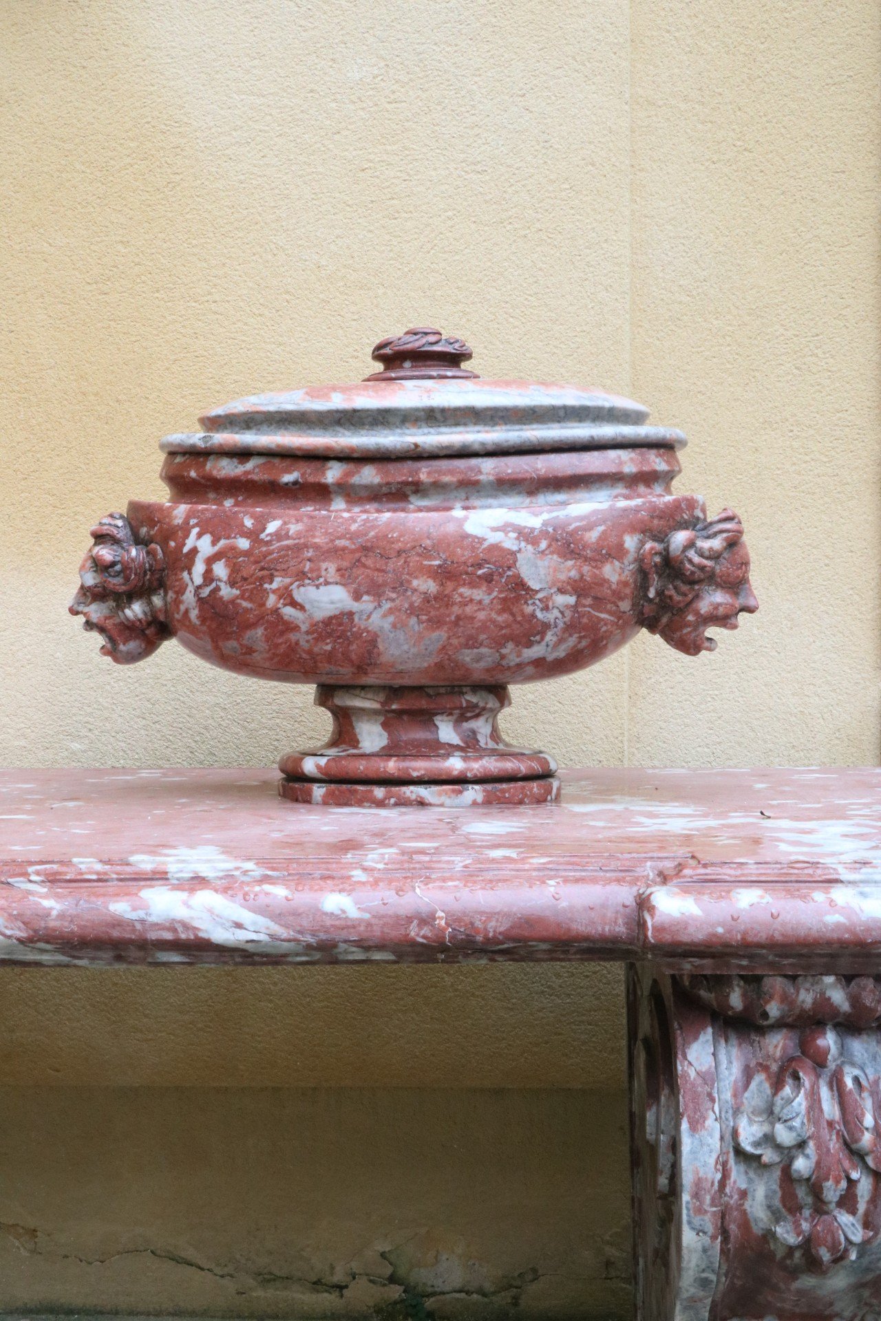 Pair of Louis XIV period marble vases - Marble ... | Antikeo