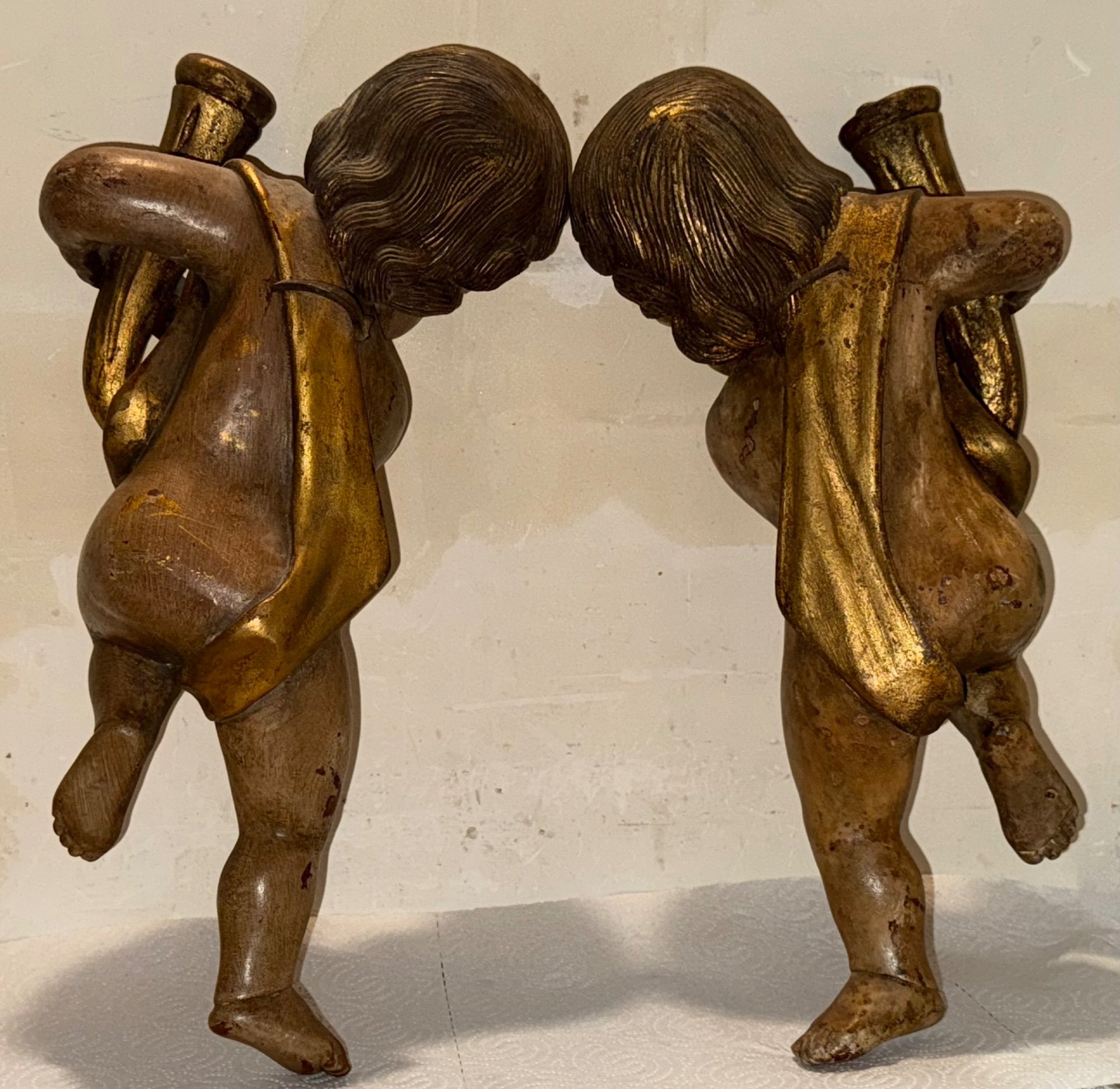Pair of cherubs - Wood carvings | Antikeo