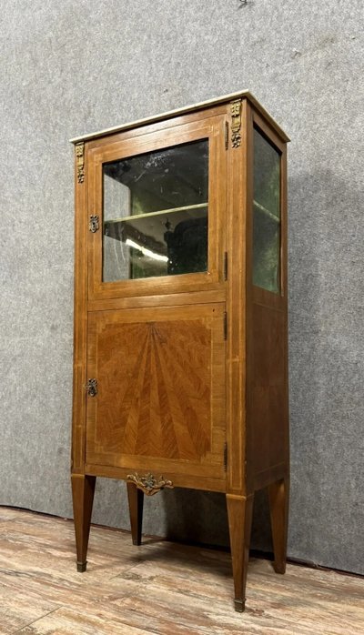 Magnifique vitrine a système de style Louis XVI... | Antikeo