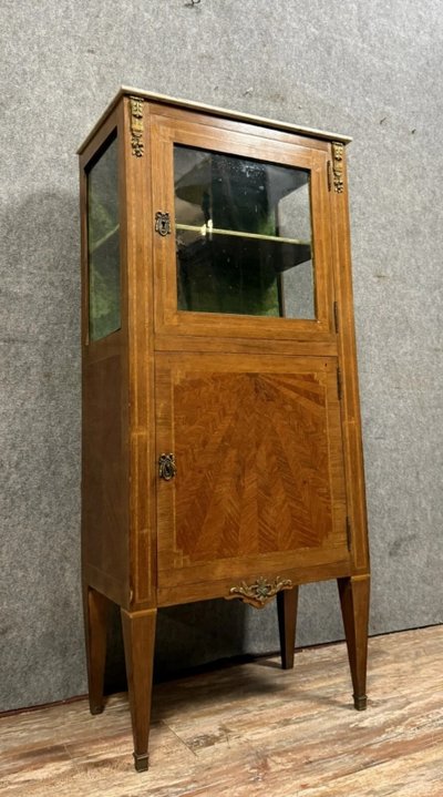 Magnifique vitrine a système de style Louis XVI... | Antikeo