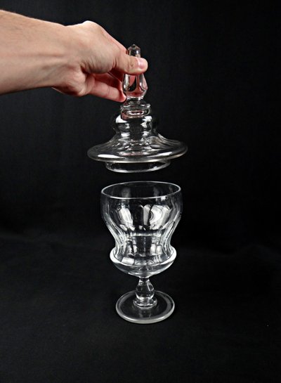 Large crystal candy dish, cut in the Baccarat s... | Antikeo